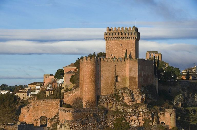 Parador de Alarcón: alójate en un castillo medieval – Hoteles en